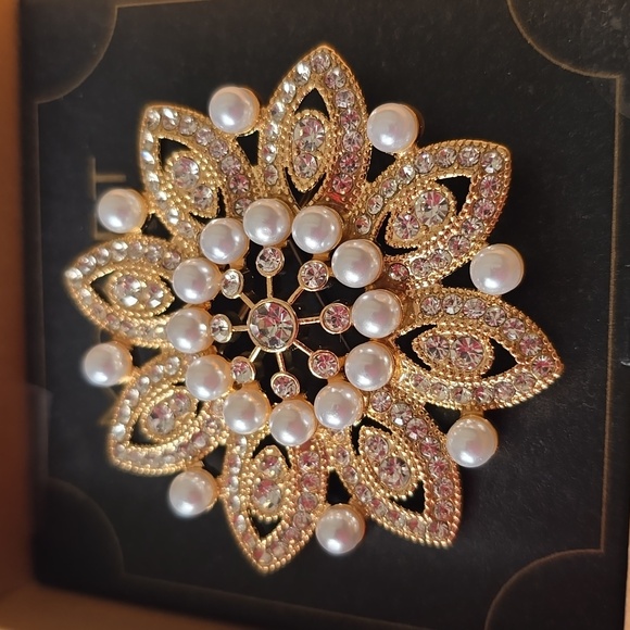 Monet | Jewelry | Monet Beautiful Sparkling Goldtone With Pearls Flower ...